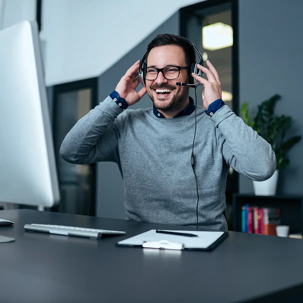 IT Help Desk | The Right Staff
